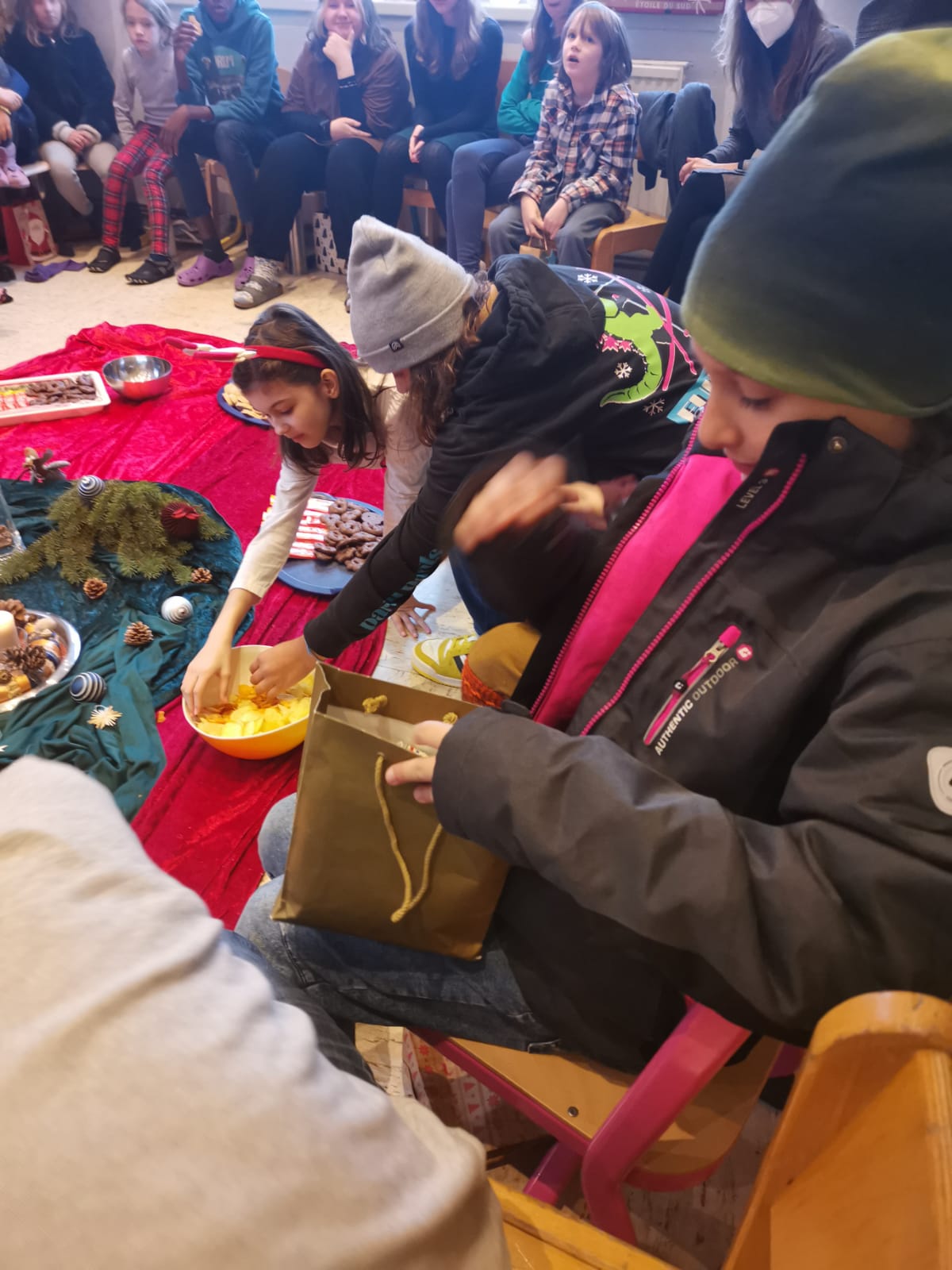 Weihnachtsfeier 2022 mit der Primaria & Sekundaria - .alf Schule